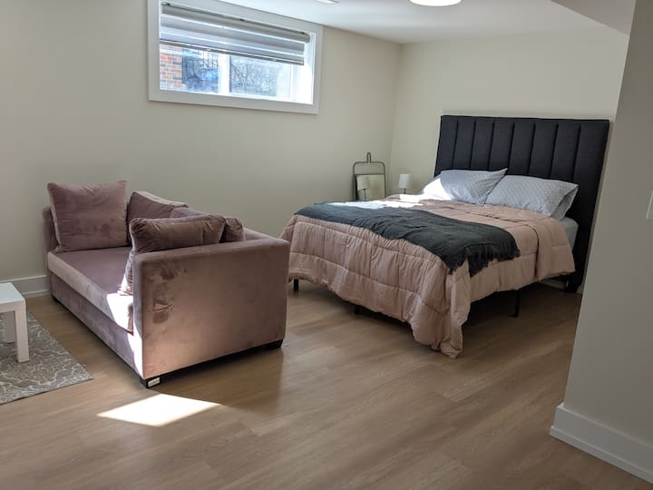 Modern Suite Near Yorkdale | Easy Downtown Access - Toronto