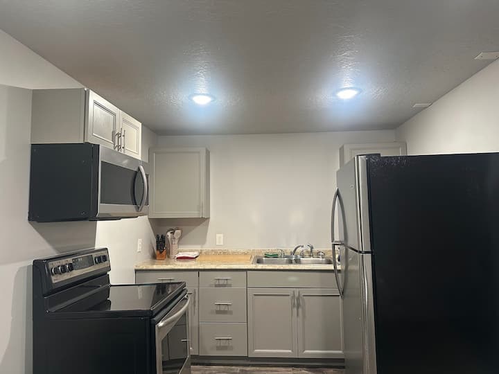Clean Budget-friendly Simple Apartment! - Ogden, UT