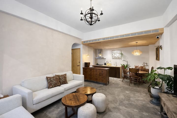 古道聚 • Antique Inn
- 職人收藏，老家具打造的時光旅宿 - Sanxing Township