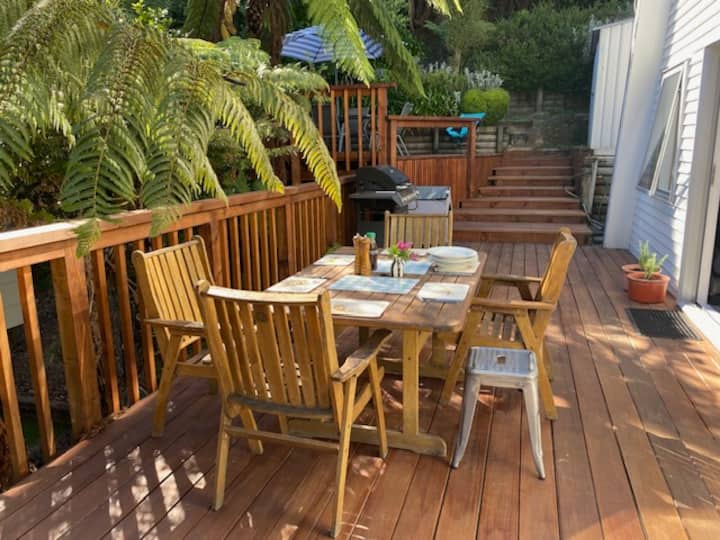 Polly's Perch - Picton, New Zealand