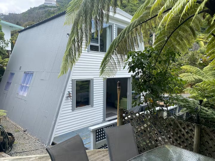 Polly's Perch - Picton