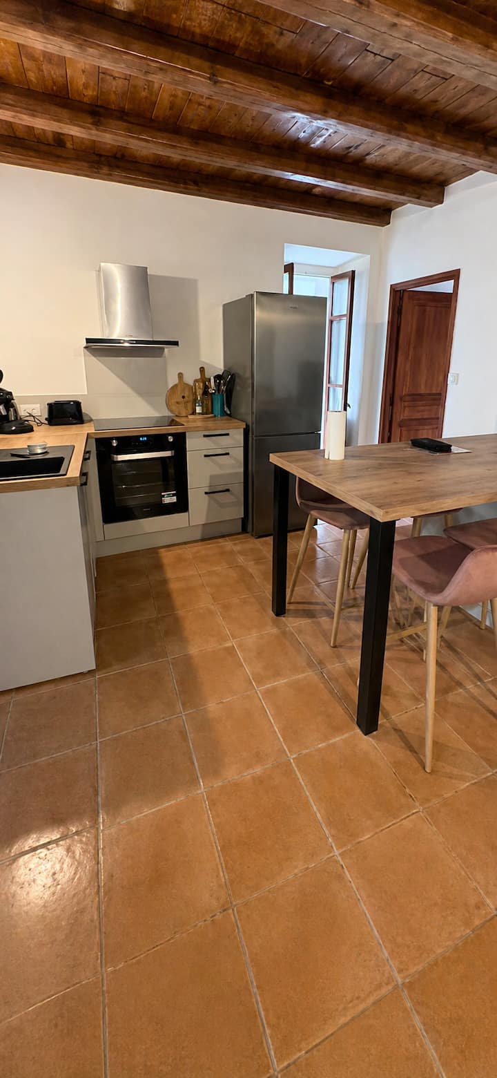 Joli T2 Avec Clim Wifi Terrasse Au Cœur De Sartène - Propriano
