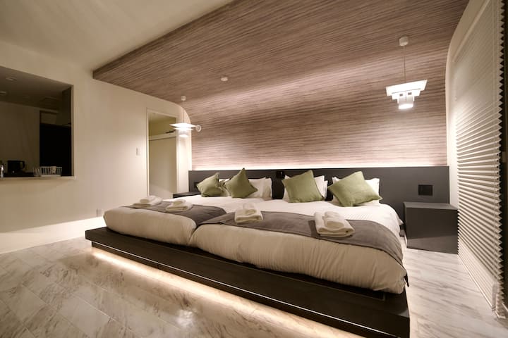 ダブルベッド2台の1ルーム / 路面電車駅から徒歩8分 / ローディア109 203号室 - Sapporo