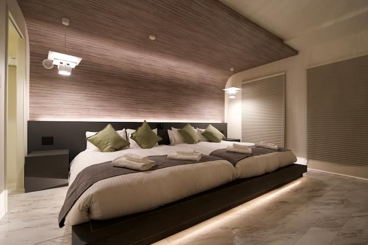 ダブルベッド2台の1ルーム / 路面電車駅から徒歩8分 / ローディア109 203号室 - Sapporo