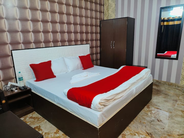 Hotel Kingsman 
Best Budget Hotel In Rudrapur - Rudrapur