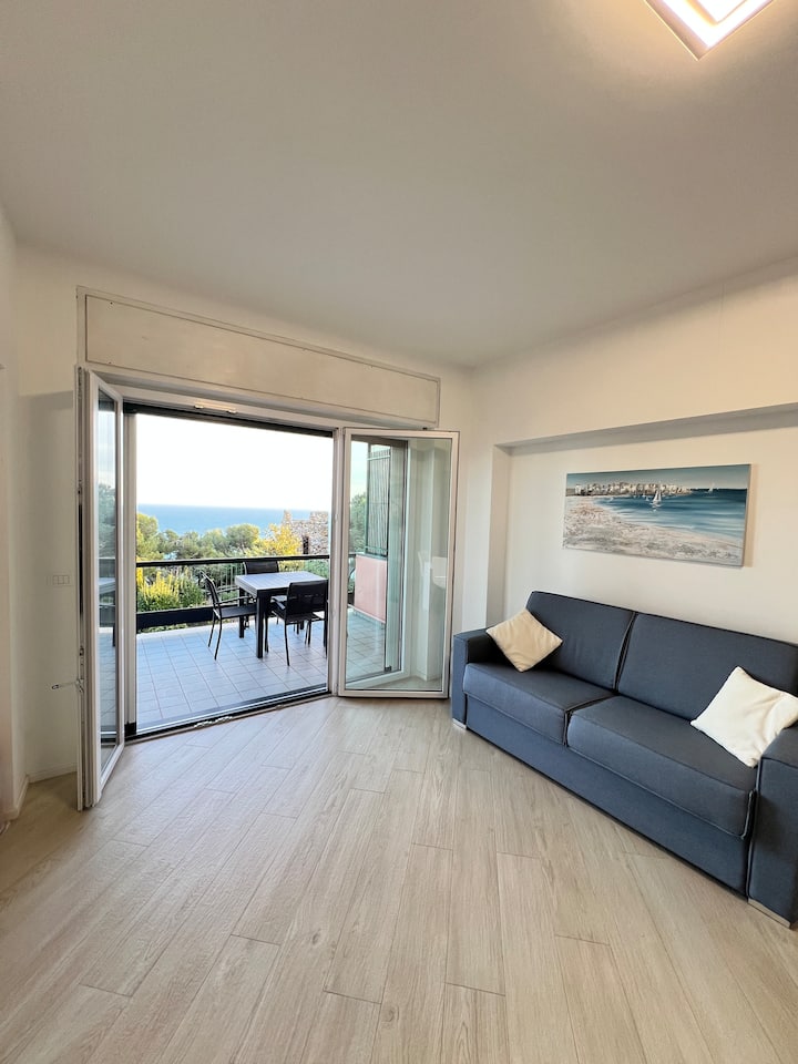 Bergeggi Sea View Apt + Park On The Beach - Bergeggi