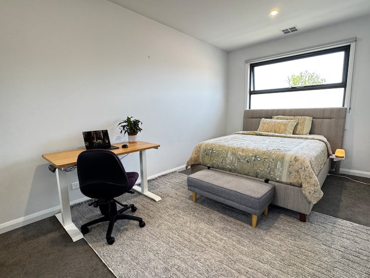 Sunny Scholar’s Retreat In A Vibrant Cultural Hub - Notting Hill