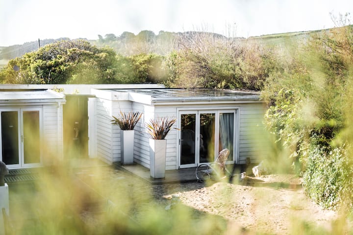 Luxury Beachfront Guest Suite Mawgan Porth. - Mawgan Porth