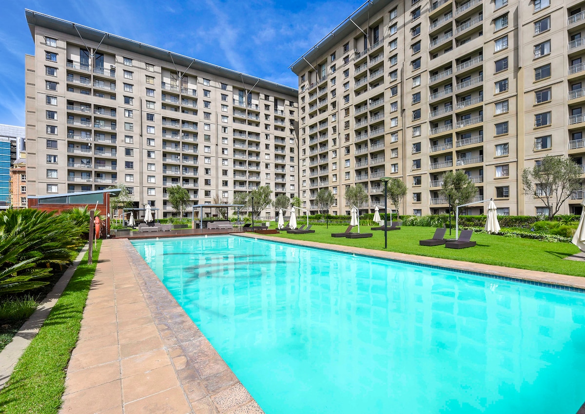 Westpoint 2BR Opp Investec • Pool • Sandton Prime - Flats for Rent in ...
