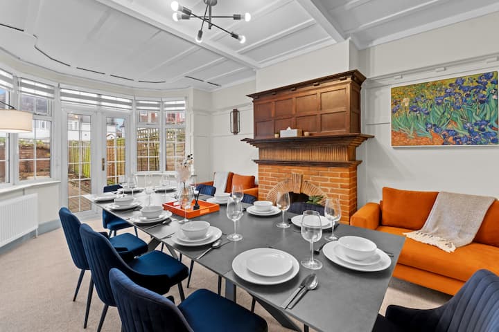 5 Bedroom House 13 Beds Across From Tube Station - London