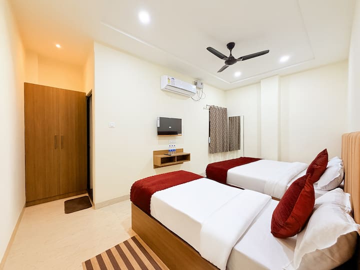 Rajmandir Kunj I 6 Double, 1 Triple I Comfort Stay - Varanasi