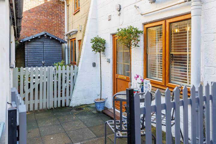 Vectis Cottage A Cosy Seaside Escape. - Isle of Wight