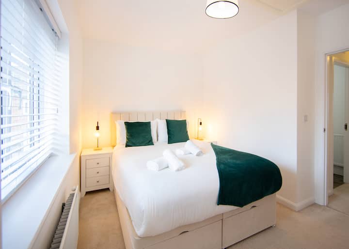 Private House With Garden & Parking - Bedford