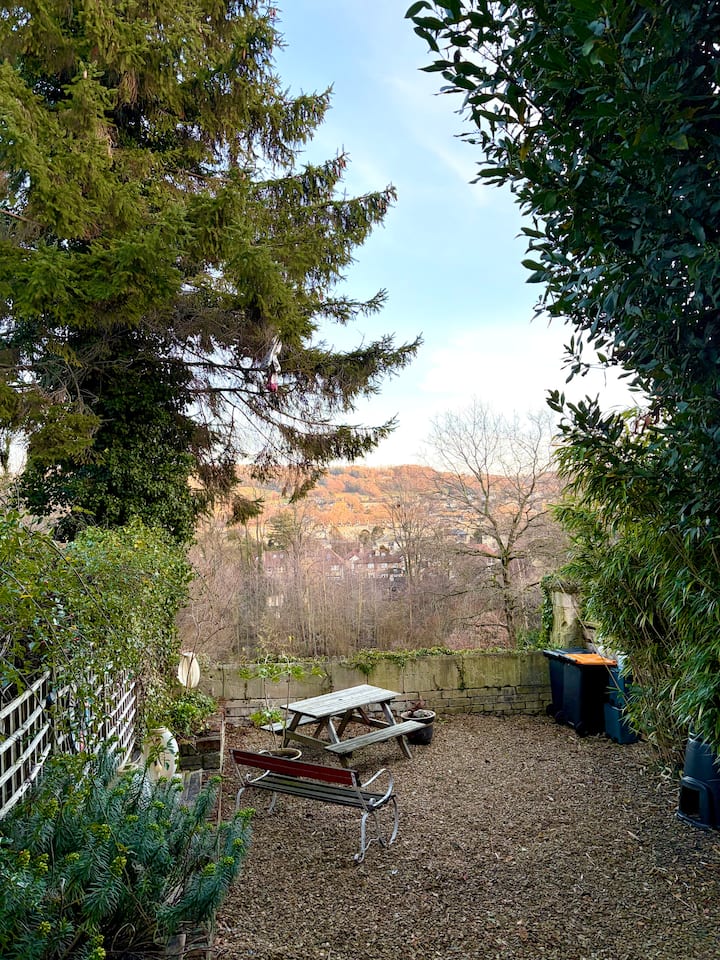 Georgian Apt | 3 Car Parking | Large Garden - Bath