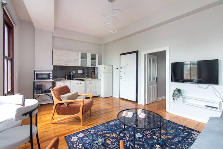 1br In A Historic Mansion & Sea View In Yedikule - Istanbul