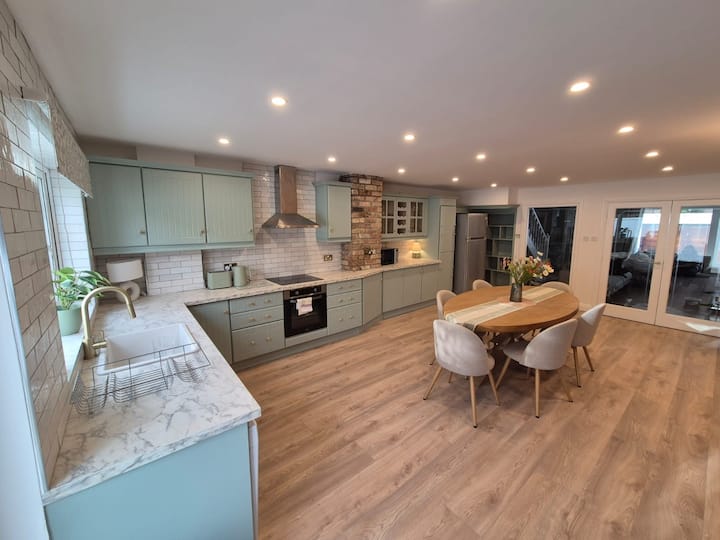 Luxurious Mews In Central Location - Dun Laoghaire