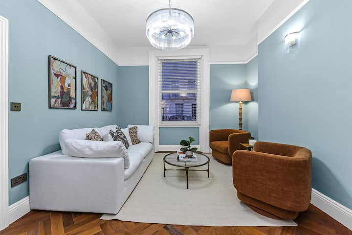 Elegant 5-bed Georgian Townhouse, Central London - London