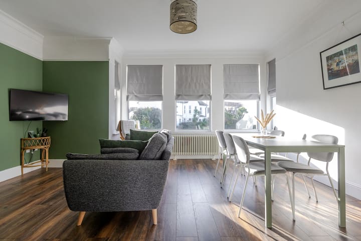 Stylish 3-bed Home - 2 Mins To Beach & Town - St Mawes