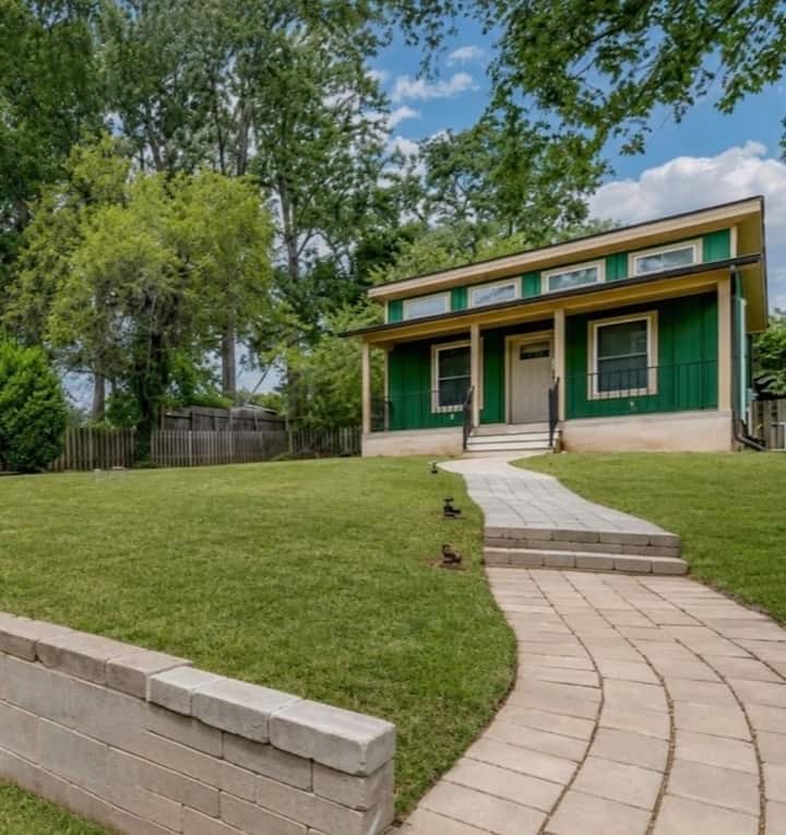 Private Quiet Cottage | Walk To Uva And Hospital - Charlottesville, VA