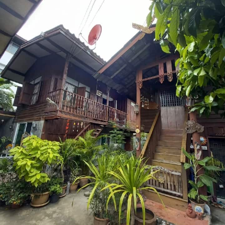 Traditional Thai House In Chiangmai Old Town - Chiang Mai