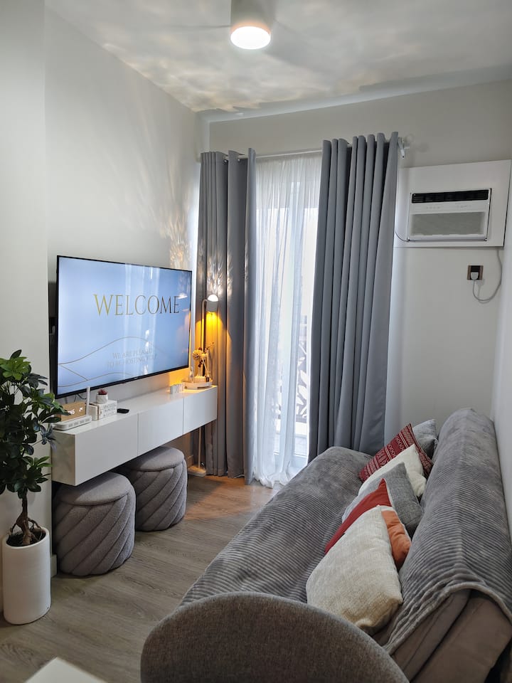 1br Condo W/ Balcony At Antara | Free Parking - Talisay