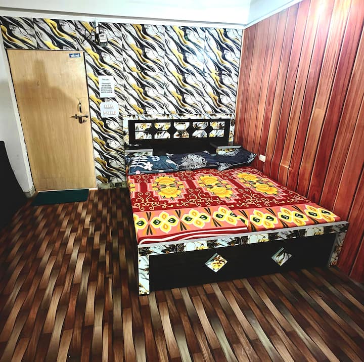 Shri Premanand Ji Niwaas Sthaan - Vrindavan