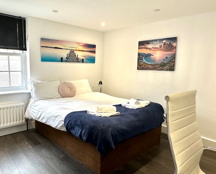 Central For Shops And Park | Guest And The City - 브라이턴 마리나