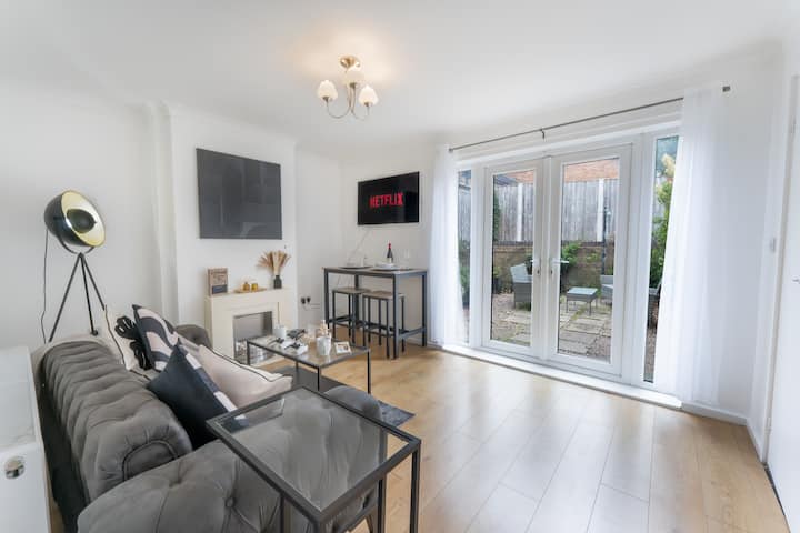 Modern Liverpool City Stay | Near Docks & Centre - Liverpool