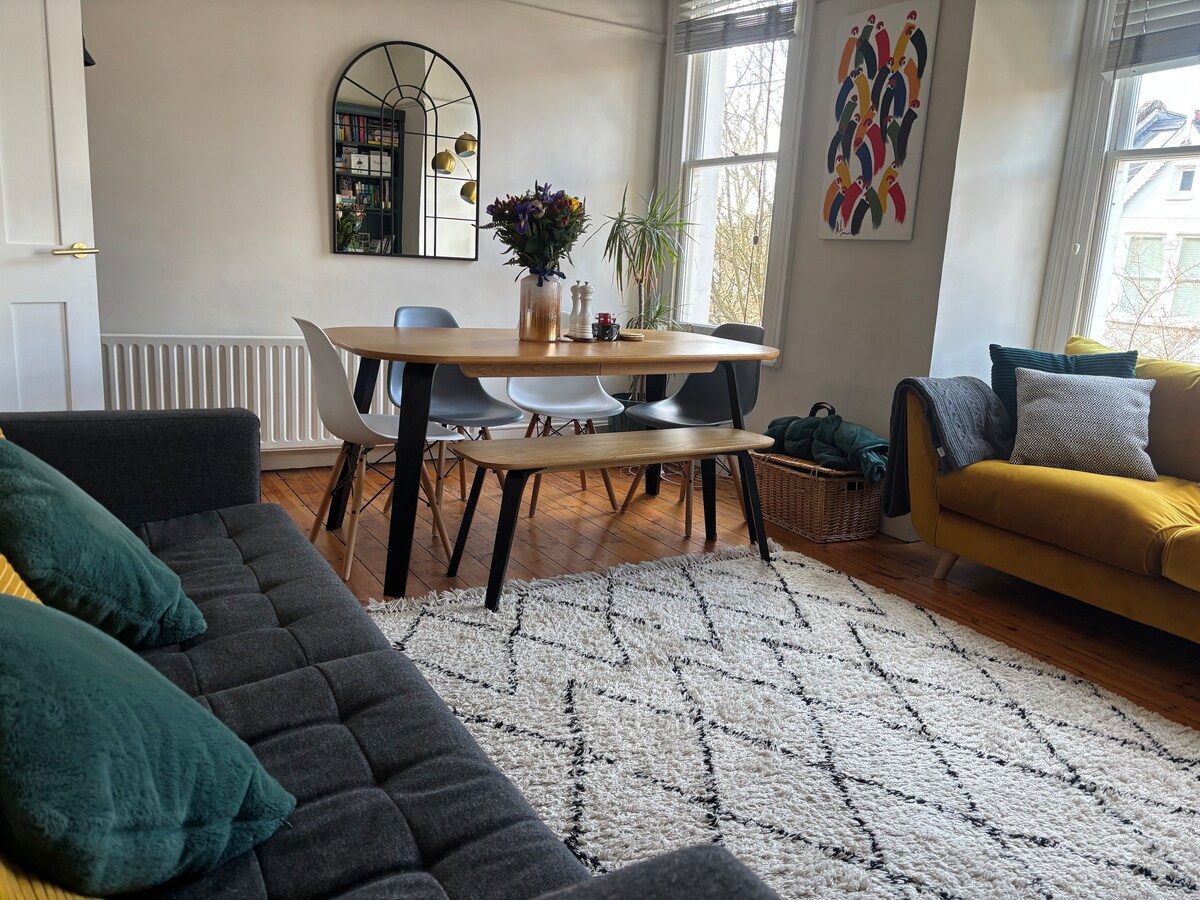 Charming 1-Bed Victorian Conversion, Clapham South - Flats for Rent in ...