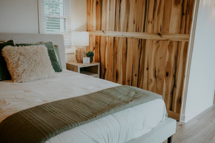 The Bohemian Pines Suite - Buckeye Lake, OH