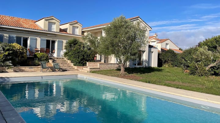 Maison En Bord De Mer Avec Piscine Et Grand Jardin - Pornic