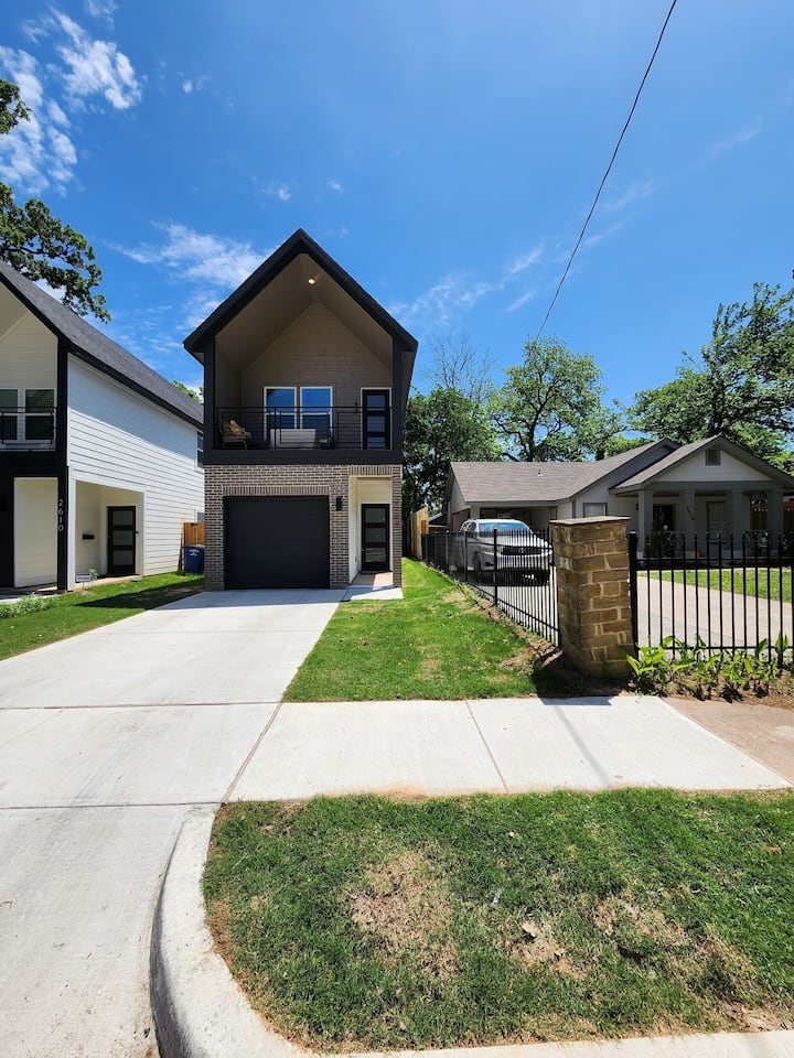 Palmdale Home - Palmdale, CA