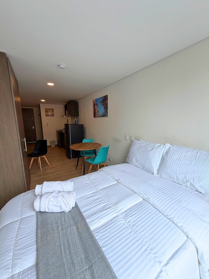 Renteo | Modern Studio In Chapinero | City Views - Bogota