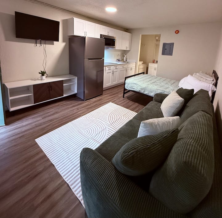 The Parklane Perch | Modern Studio Close To It All - Columbia, SC