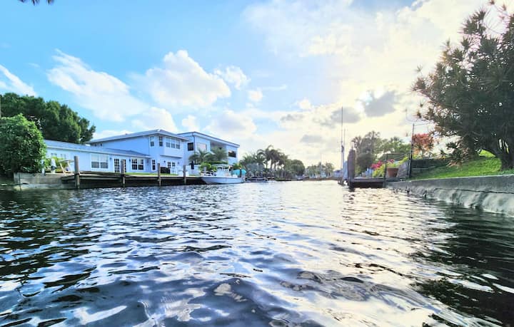 Charming Waterfront Oasis, Quiet Island Near Beach - Fort Lauderdale, FL