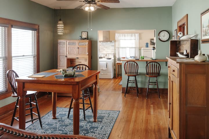 Bungalow In Historic Riverside Neighborhood - Wichita, KS