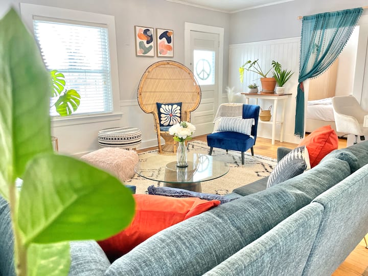 King Bed, Bright Bungalow–warm, Cozy+dog Friendly - Greenland, NH