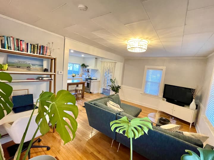 King Bed, Bright Bungalow–warm, Cozy+dog Friendly - Greenland