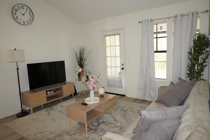Cozy-light Filled 2bd/2ba Minutes Away From Uf - Gainesville, FL