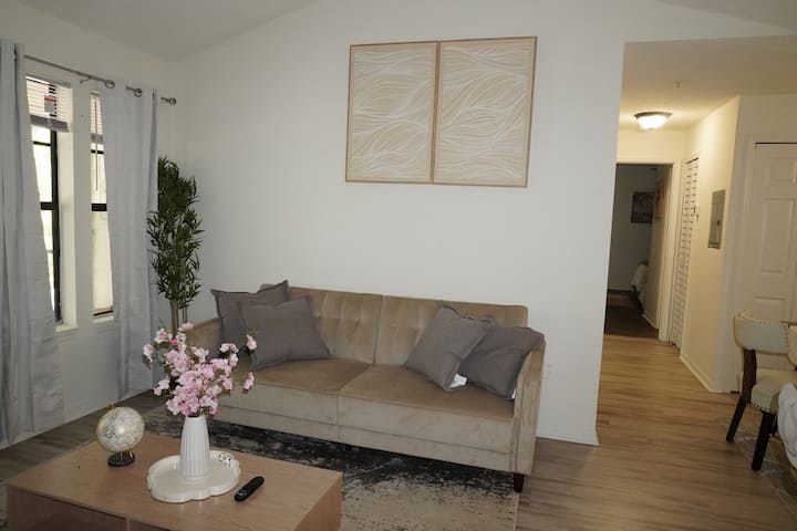 Cozy-light Filled 2bd/2ba Minutes Away From Uf - Gainesville, FL