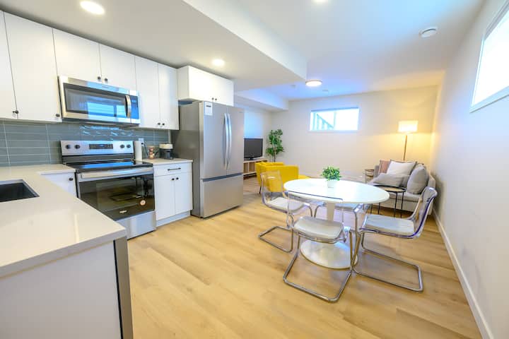 Pet-friendly 2br/2ba Lower Suite W/ Garage - Grande Prairie