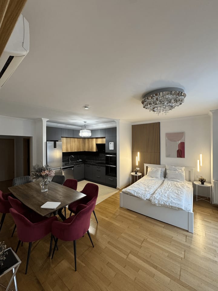 The Horizon- Penthouse  3br With Ac, Top Location - Hungary