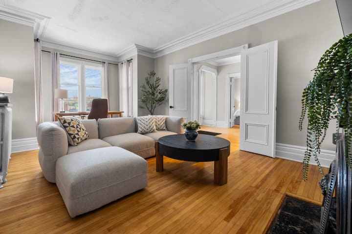 Historic Downtown Condo With Timeless Charm - Charlottetown