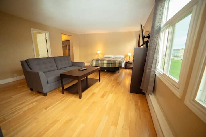 Riverside Court Fully Furnished Private Studio A/c - Thompson