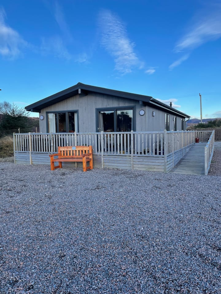 Lochshiel Accommodation (Dots Cabin) - Loch Shiel