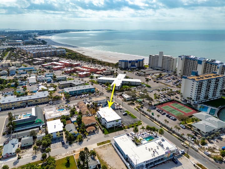 1/1 Coastal St Pete Beach Condo Available! - St. Pete Beach, FL