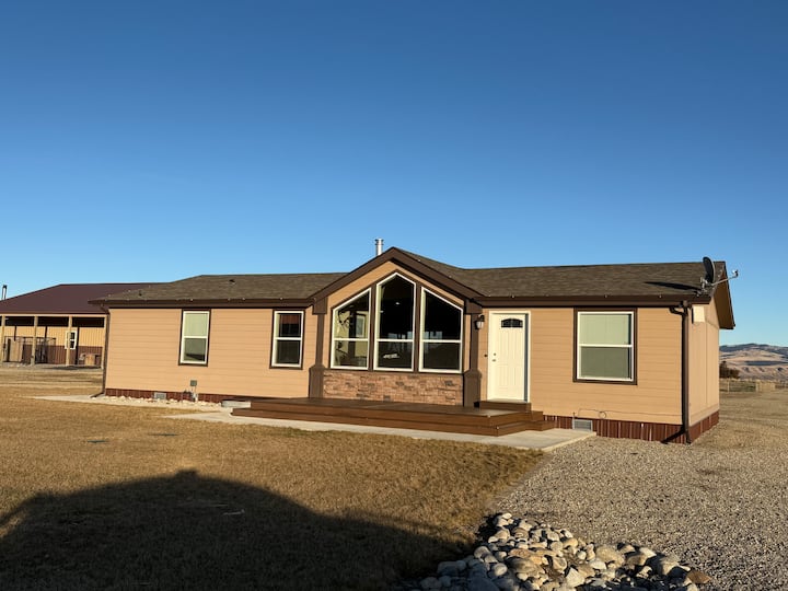 Rockin’ Ez Retreat - Racetrack, MT