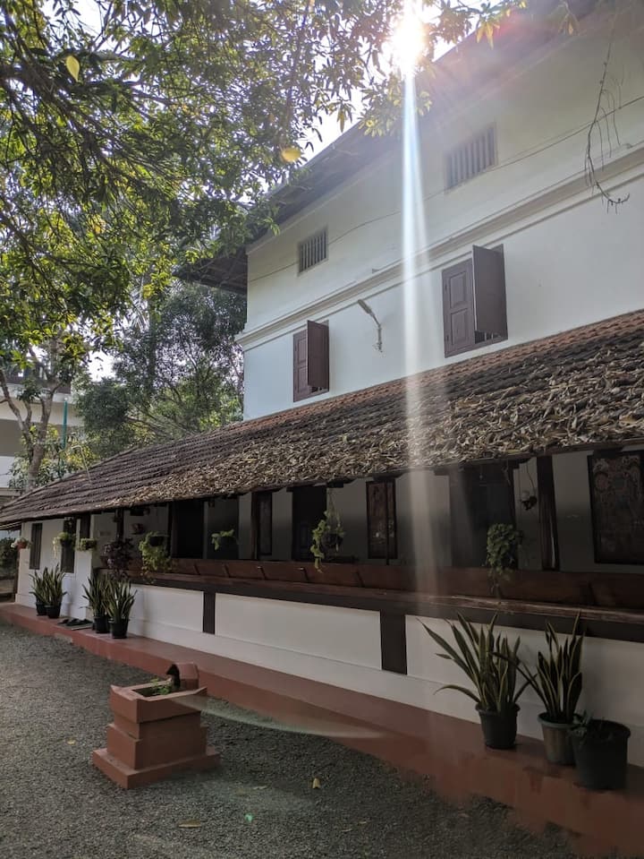 Padinjare Pappini Heritage Home - Kozhikode