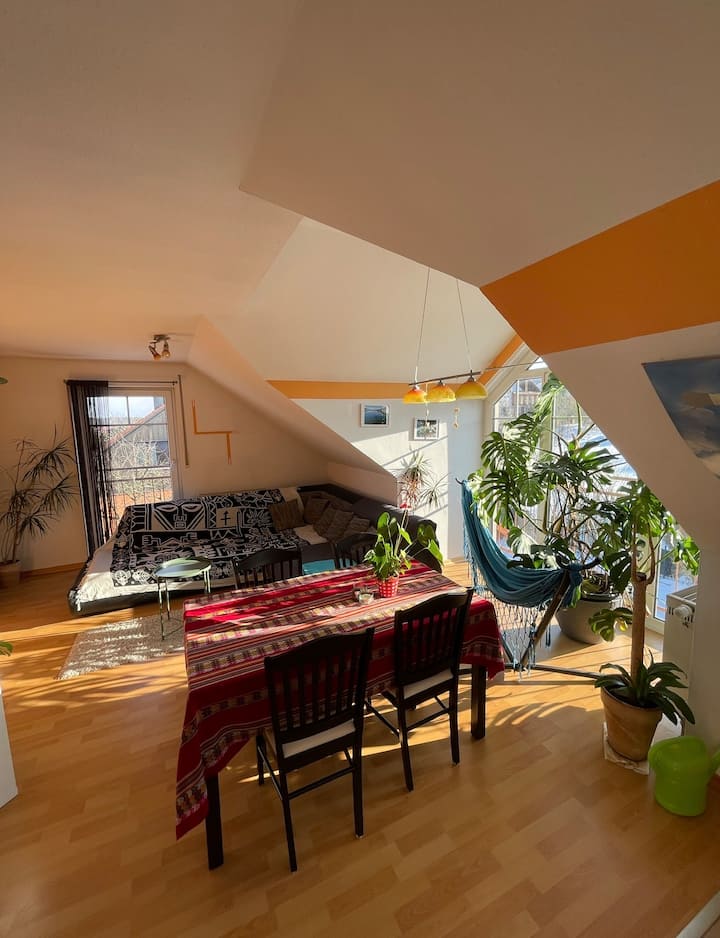 2-zimmer-wohnung Mit Schreibtisch Zum Arbeiten - Bayreuth