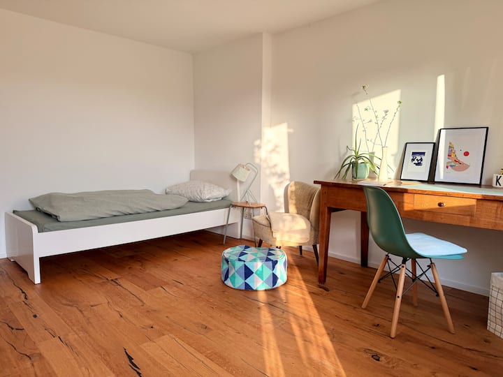 Helles Zimmer Mit Eigenem Bad Und Schöner Aussicht - Stuttgart